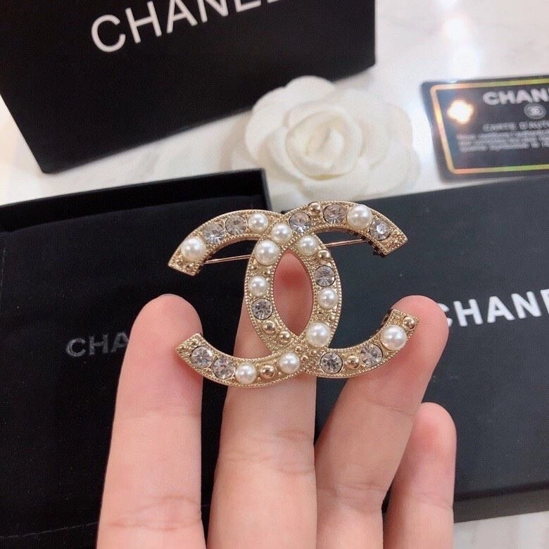 Top match Chanel Brooches