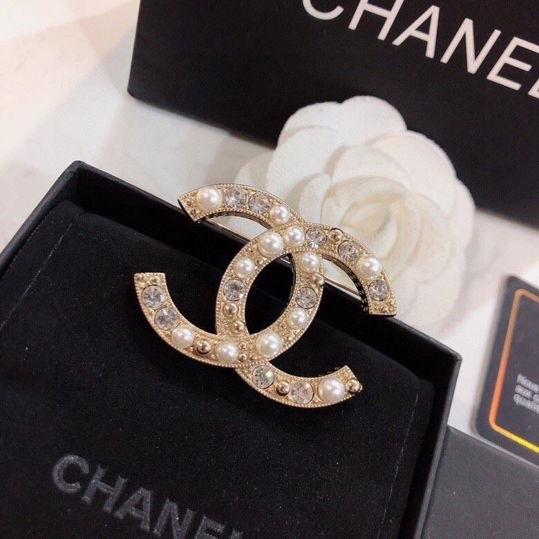 Top match Chanel Brooches