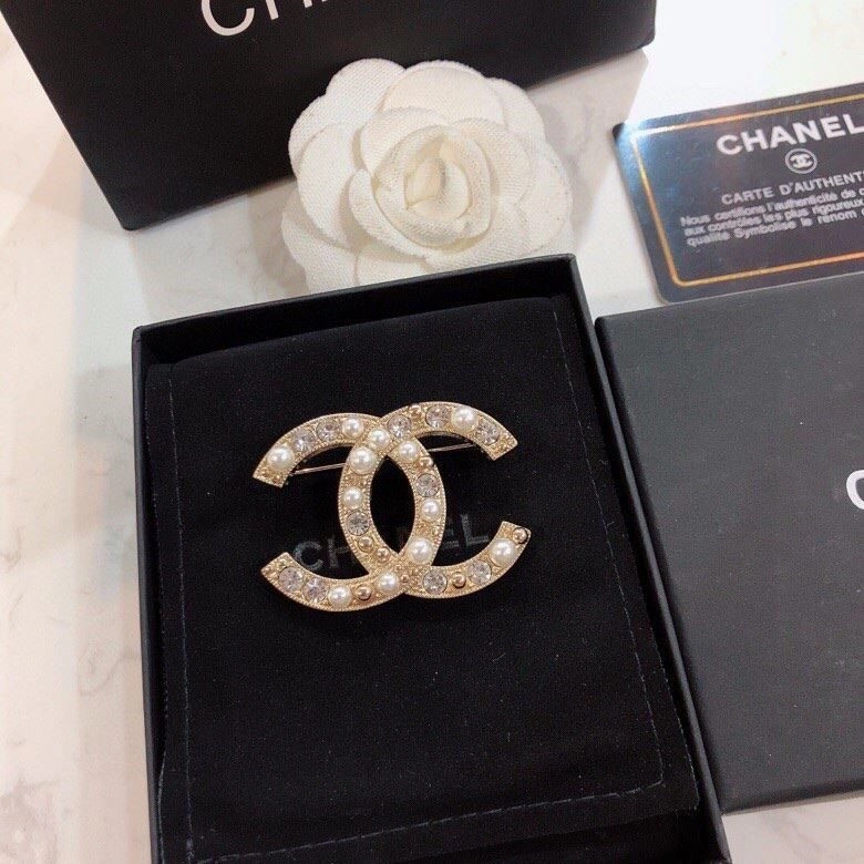 Top match Chanel Brooches