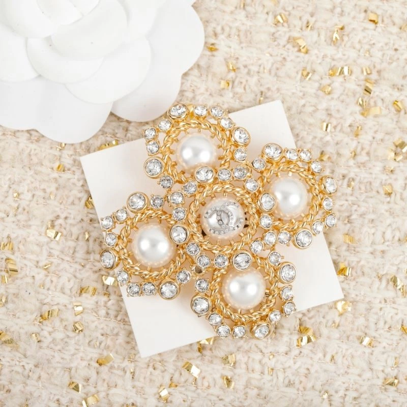 Top match Chanel Brooches