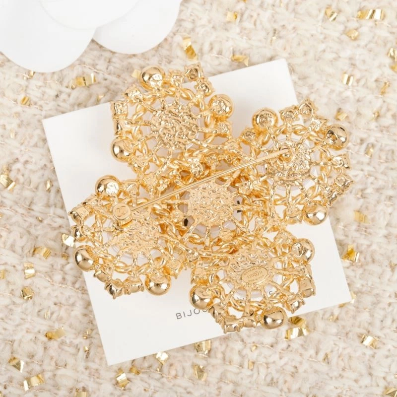 Top match Chanel Brooches