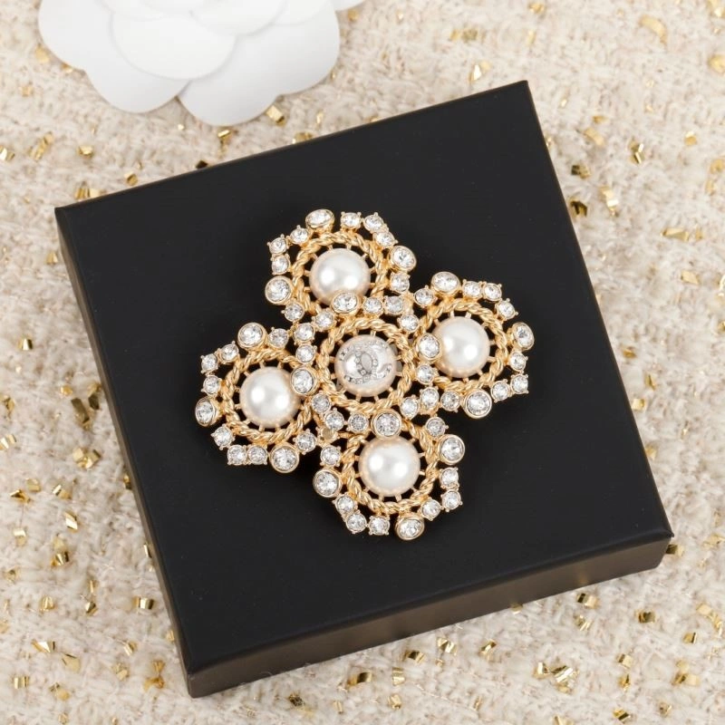 Top match Chanel Brooches