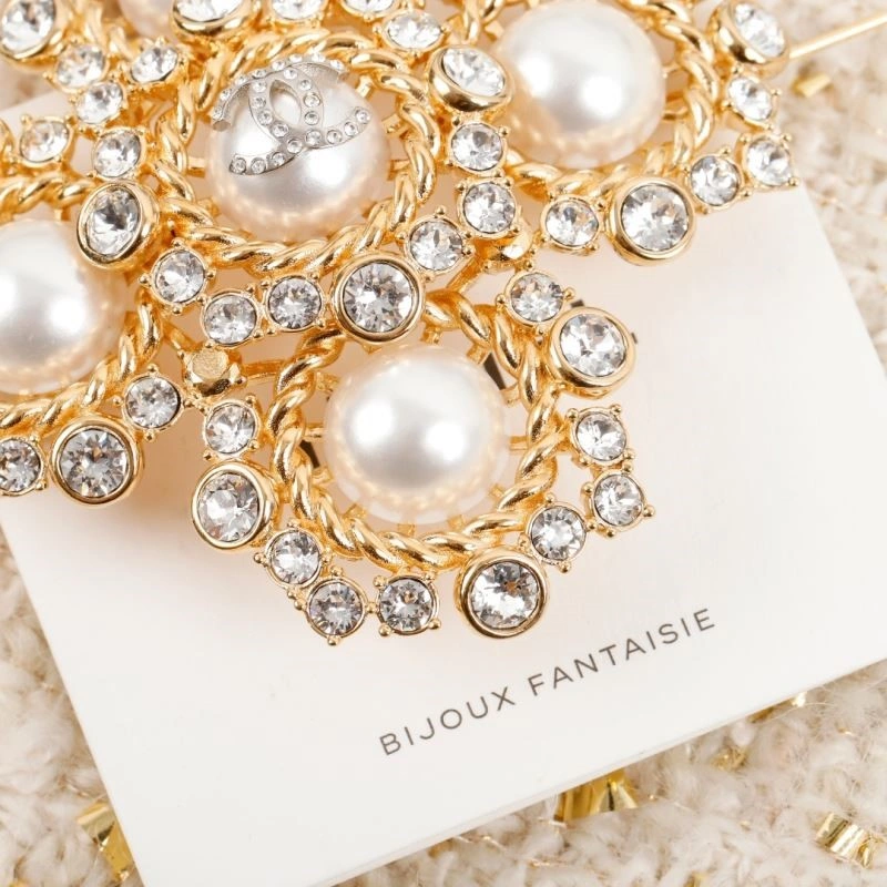 Top match Chanel Brooches