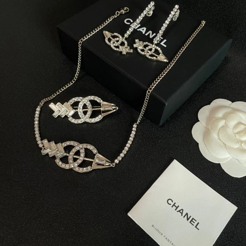Official Chanel Brooches