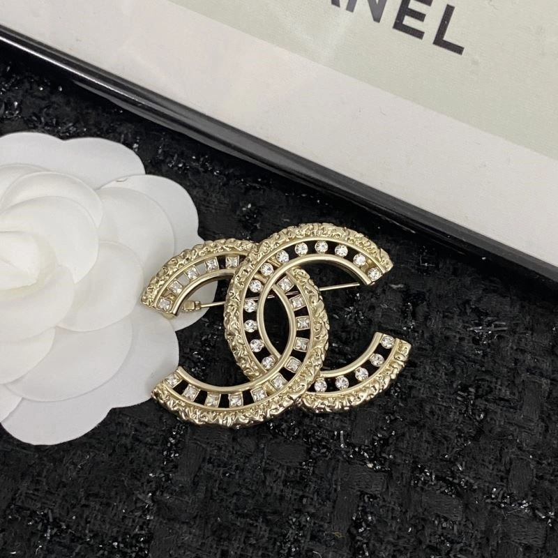 Top match Chanel Brooches