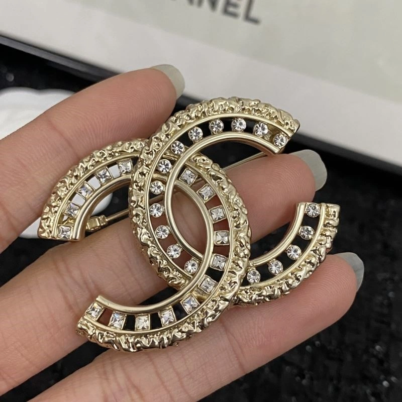 Top match Chanel Brooches