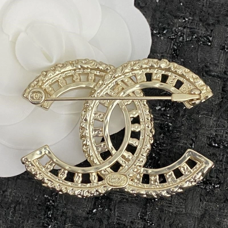 Top match Chanel Brooches