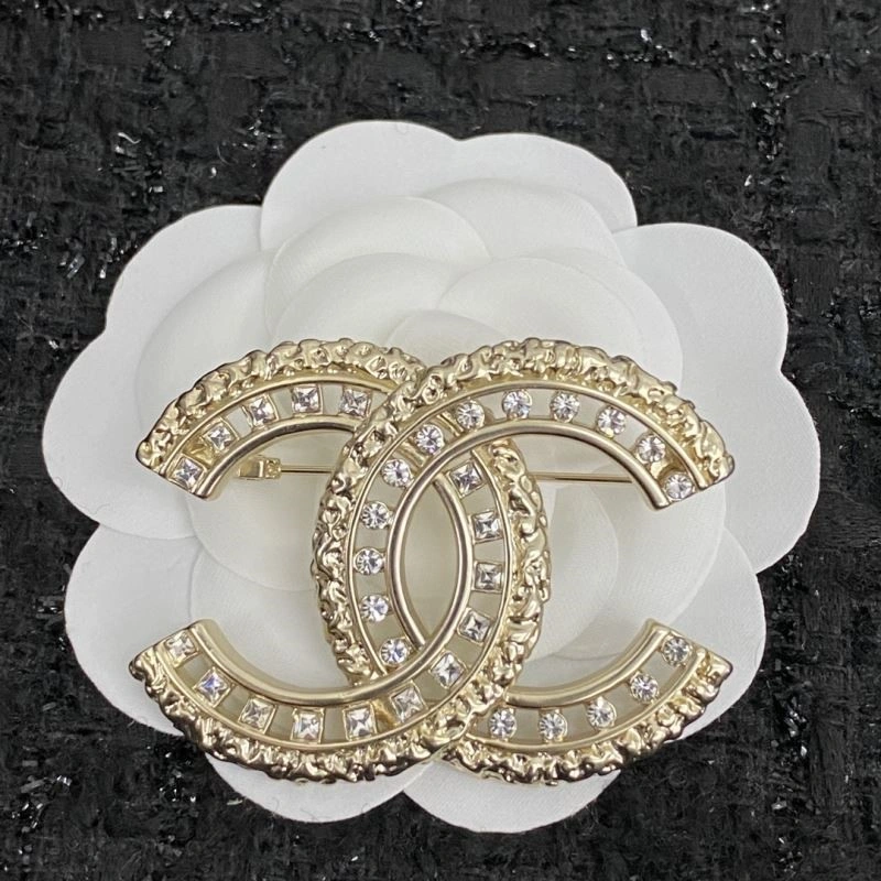 Top match Chanel Brooches