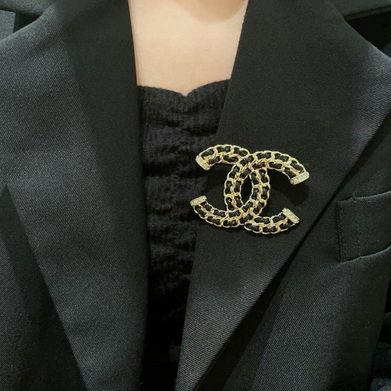 Top match Chanel Brooches