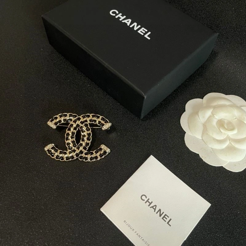 Top match Chanel Brooches