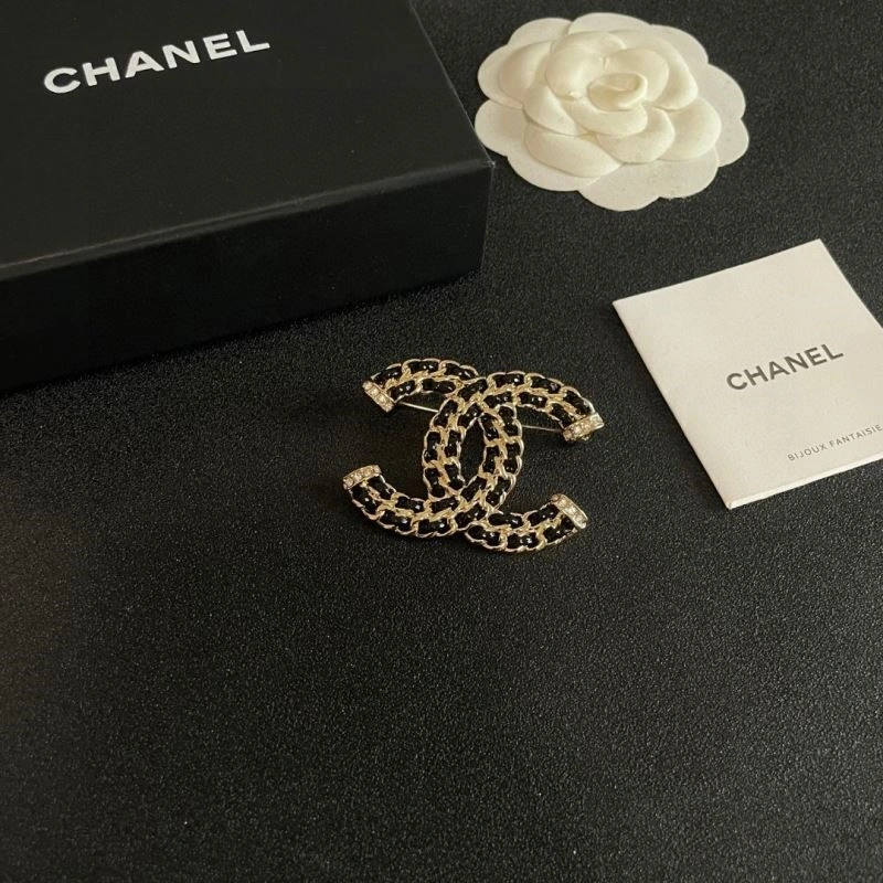 Top match Chanel Brooches