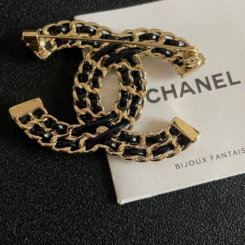 Top match Chanel Brooches