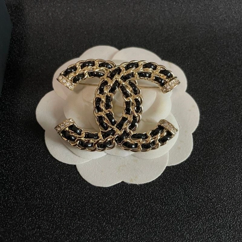 Top match Chanel Brooches