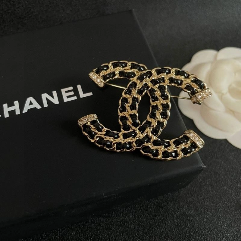 Top match Chanel Brooches