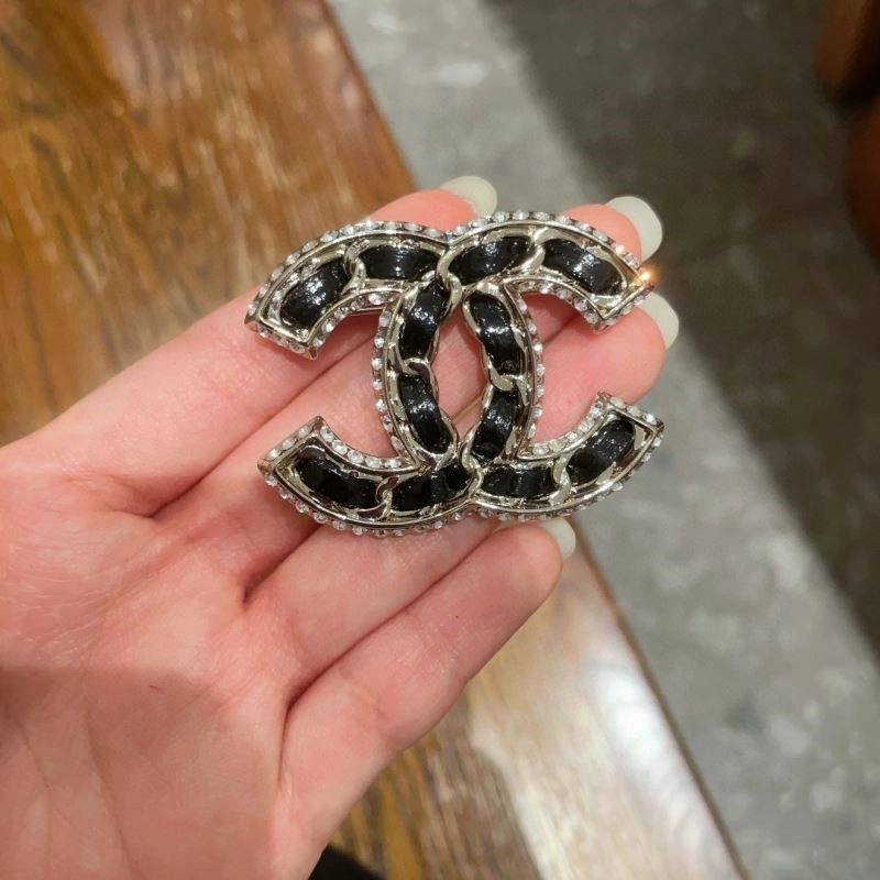 High fidelity Chanel Brooches