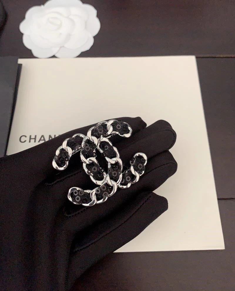 Low-cost Chanel Brooches