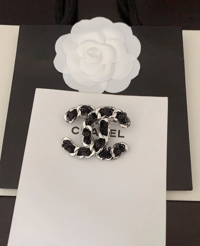Low-cost Chanel Brooches