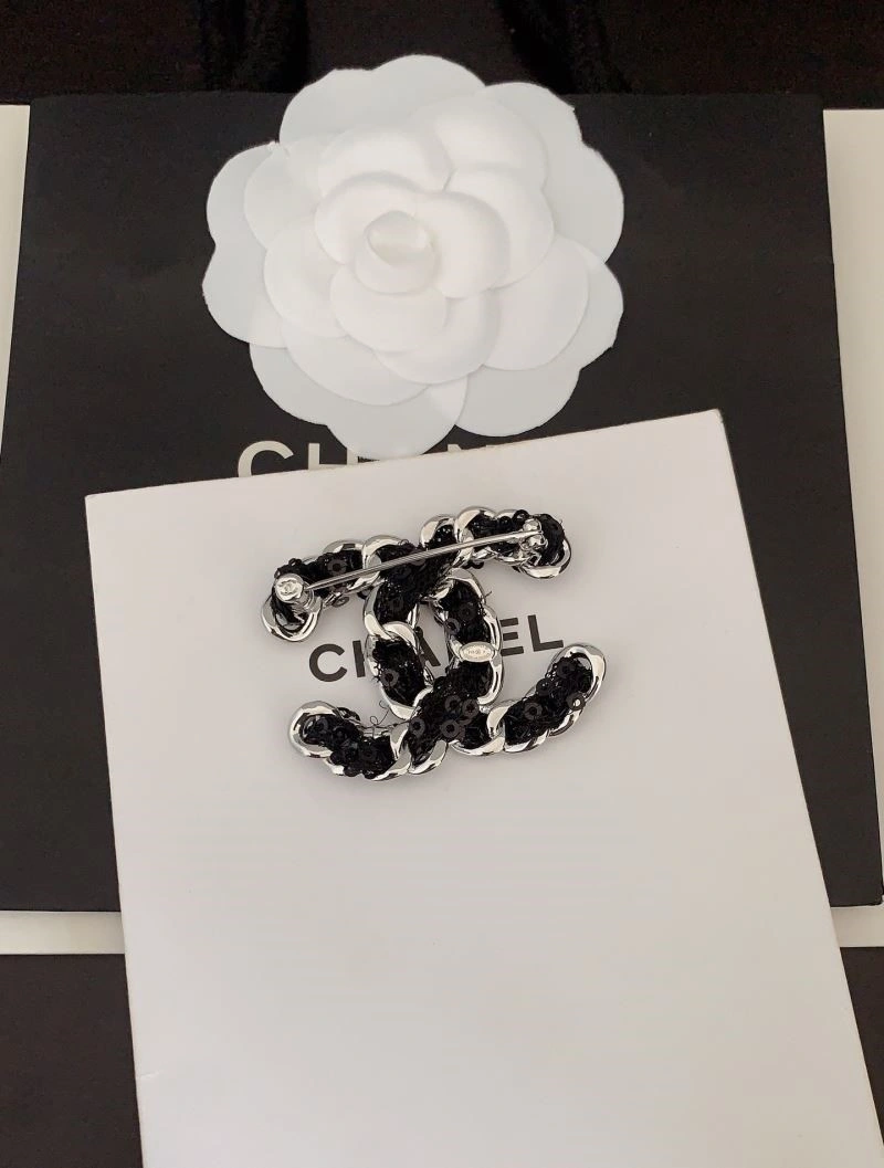 Low-cost Chanel Brooches