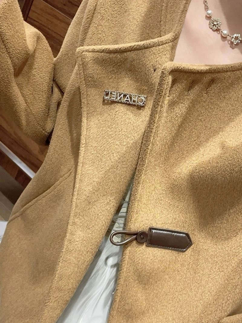 Top match Chanel Brooches