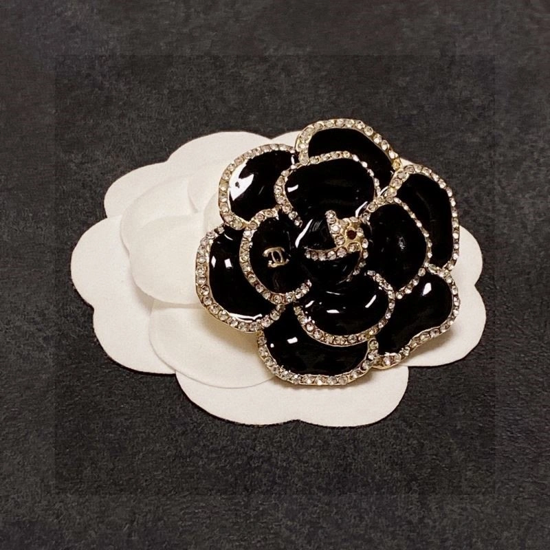 Low-cost Chanel Brooches