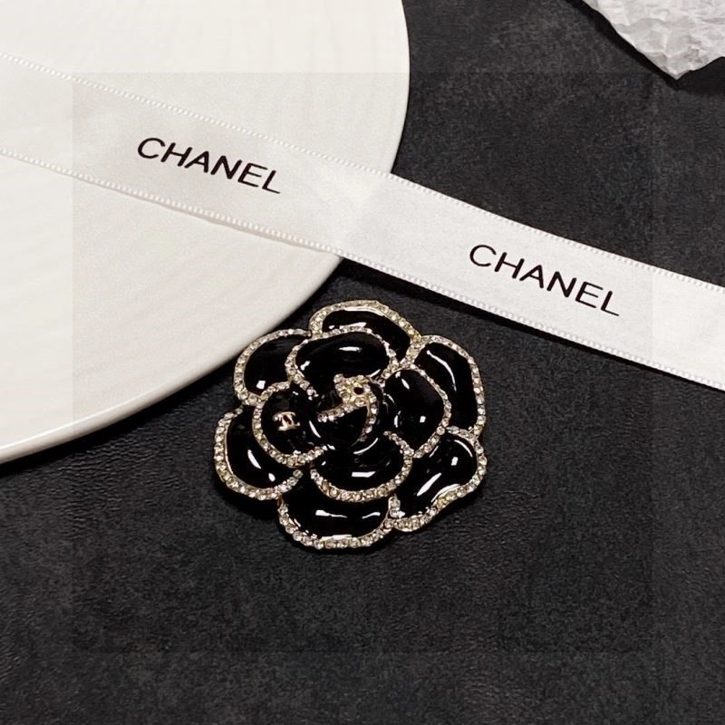 Low-cost Chanel Brooches