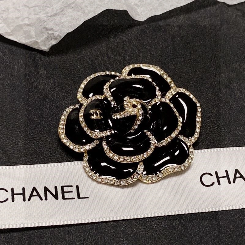 Low-cost Chanel Brooches