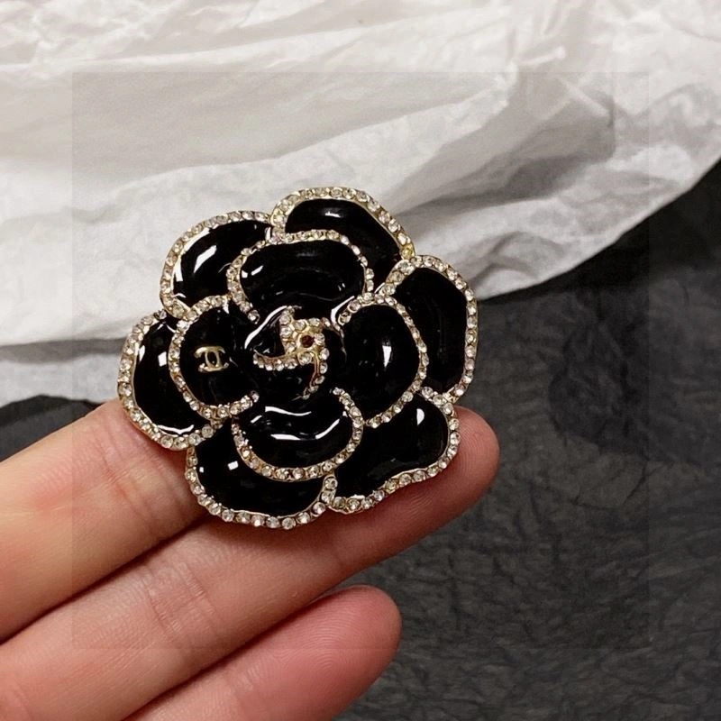 Low-cost Chanel Brooches