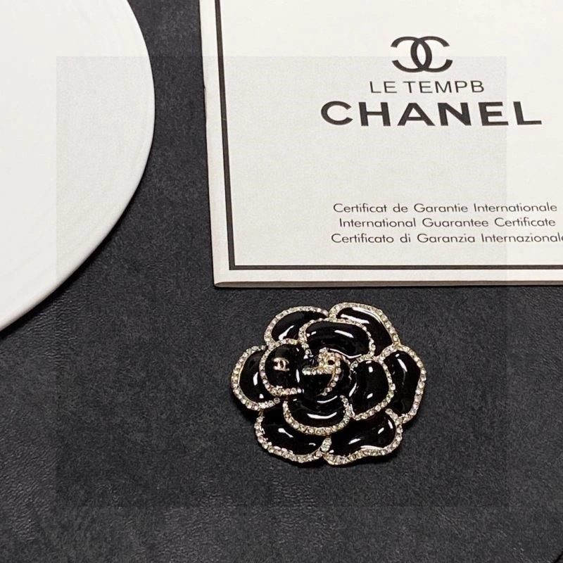 Low-cost Chanel Brooches