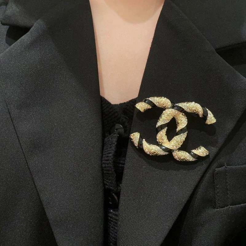 High fidelity Chanel Brooches