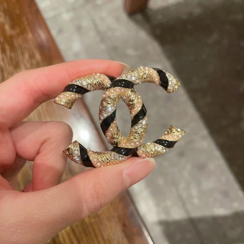 High fidelity Chanel Brooches