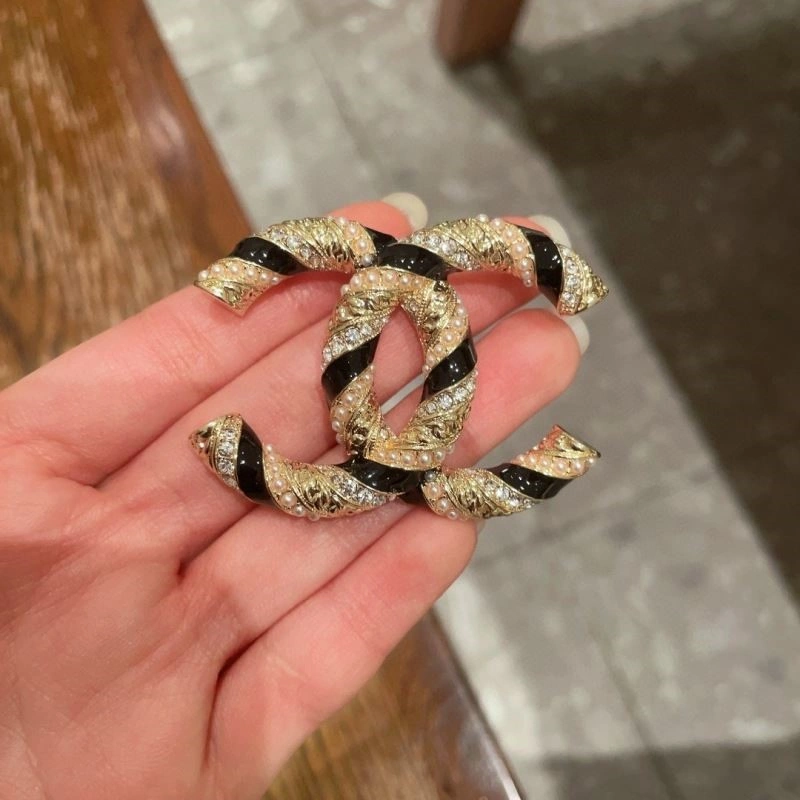 High fidelity Chanel Brooches