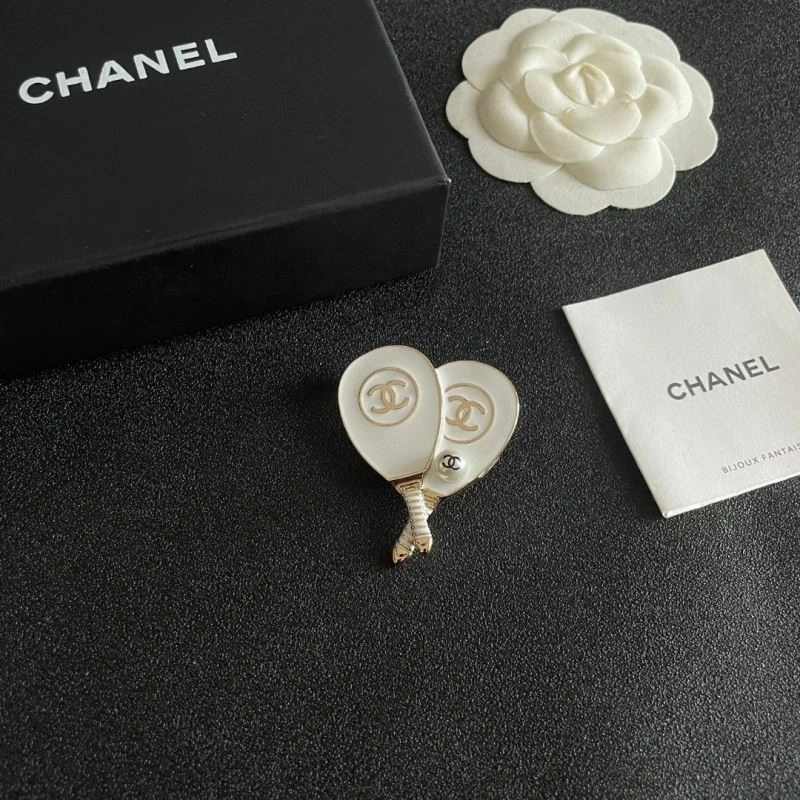 Top mirror Chanel Brooches