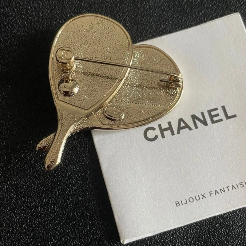 Top mirror Chanel Brooches