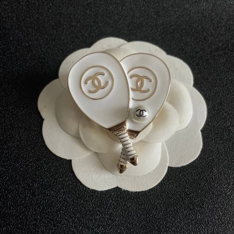 Top mirror Chanel Brooches
