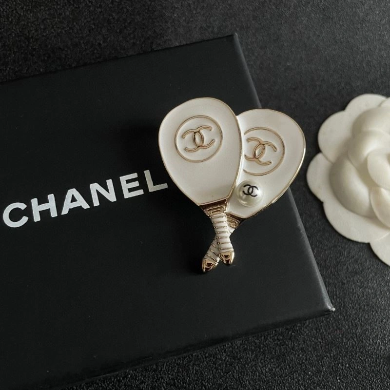 Top mirror Chanel Brooches