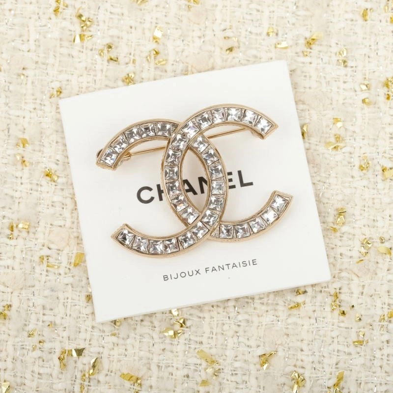 Top match Chanel Brooches