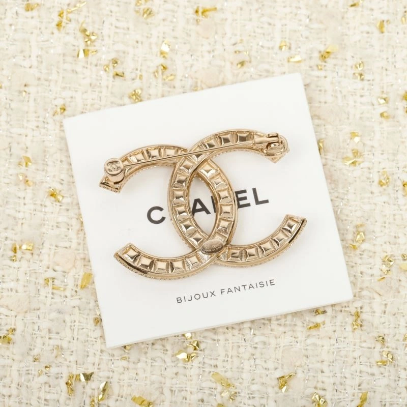 Top match Chanel Brooches