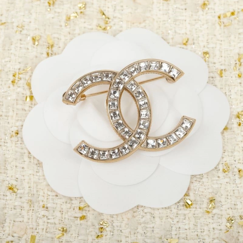 Top match Chanel Brooches
