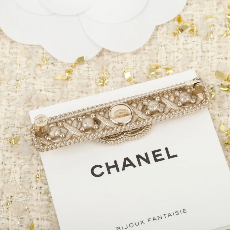 Low-cost Chanel Brooches