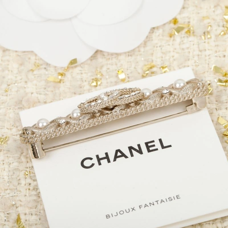 Low-cost Chanel Brooches