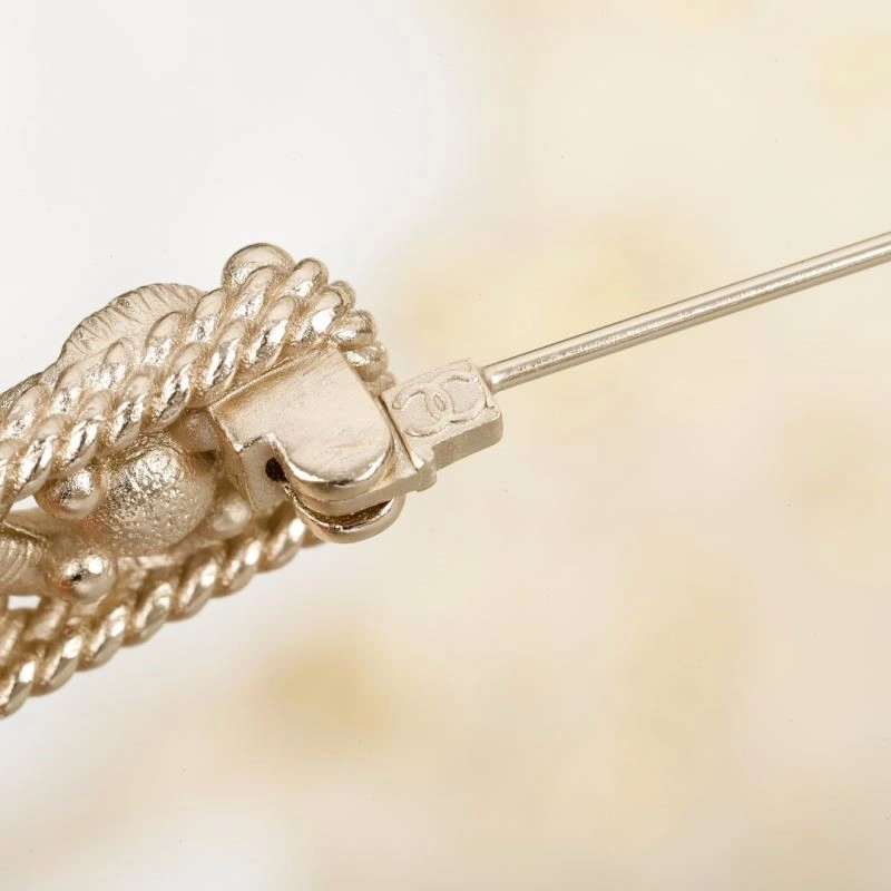 Low-cost Chanel Brooches