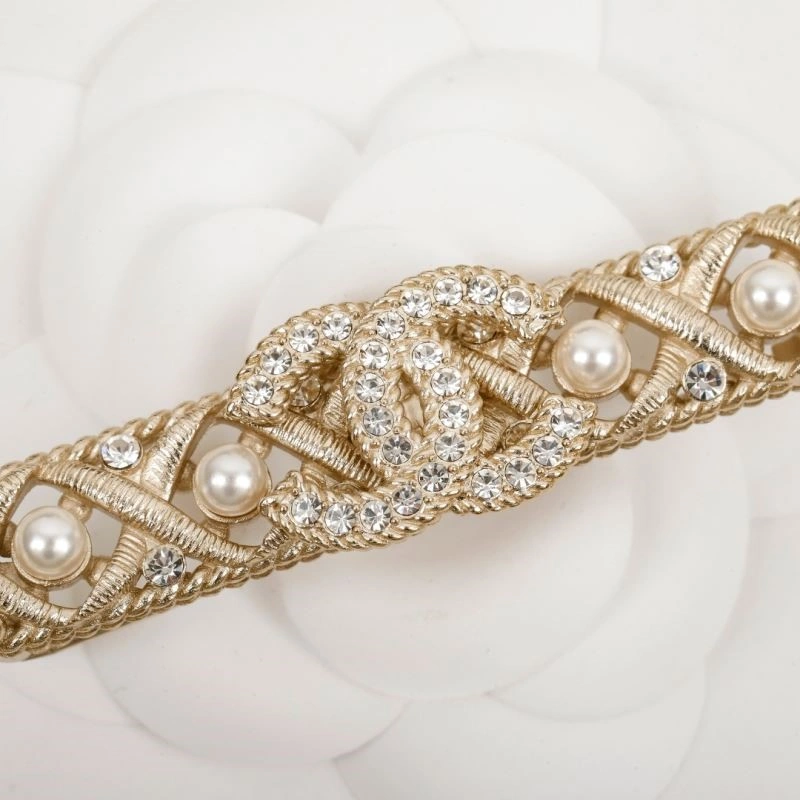 Low-cost Chanel Brooches
