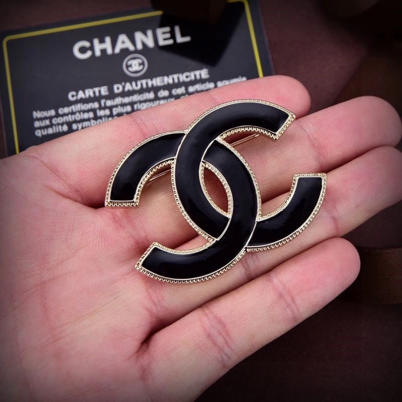 Low-cost Chanel Brooches