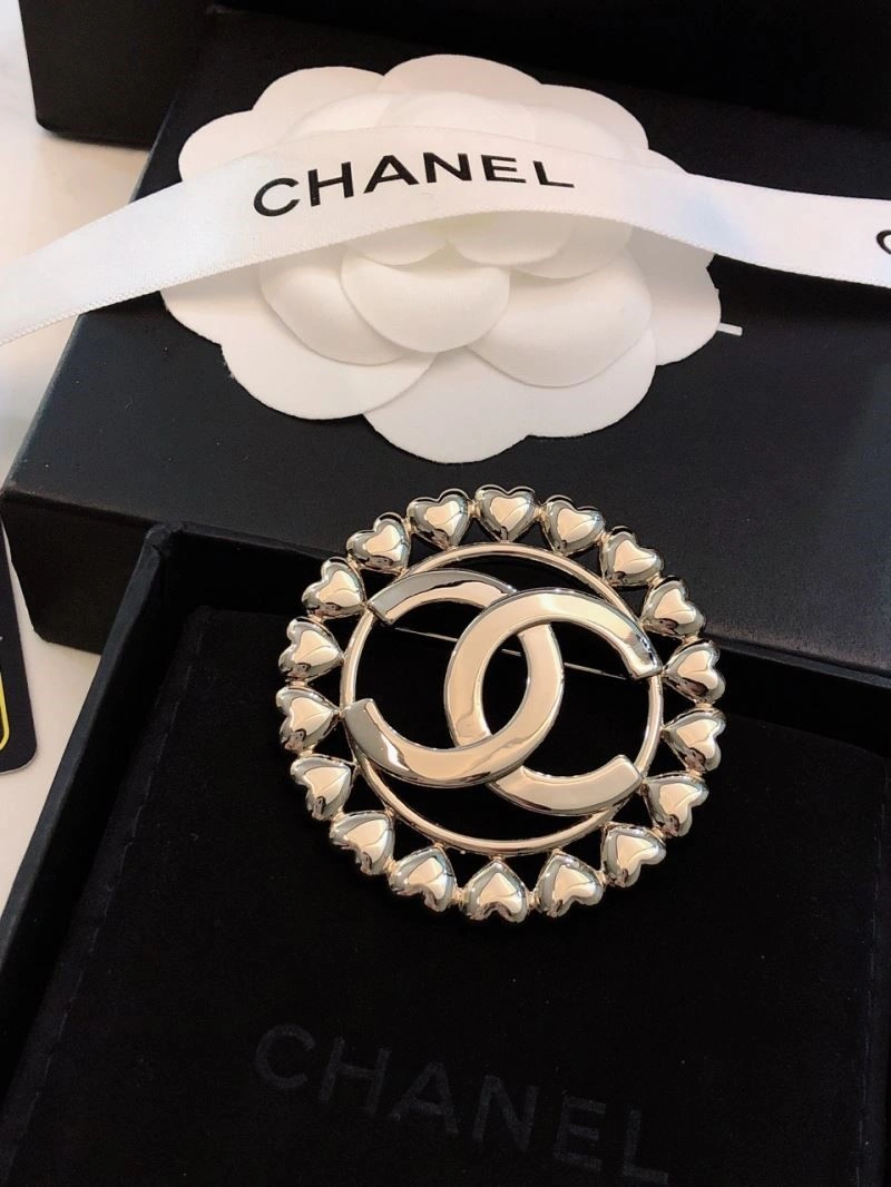 Low-cost Chanel Brooches