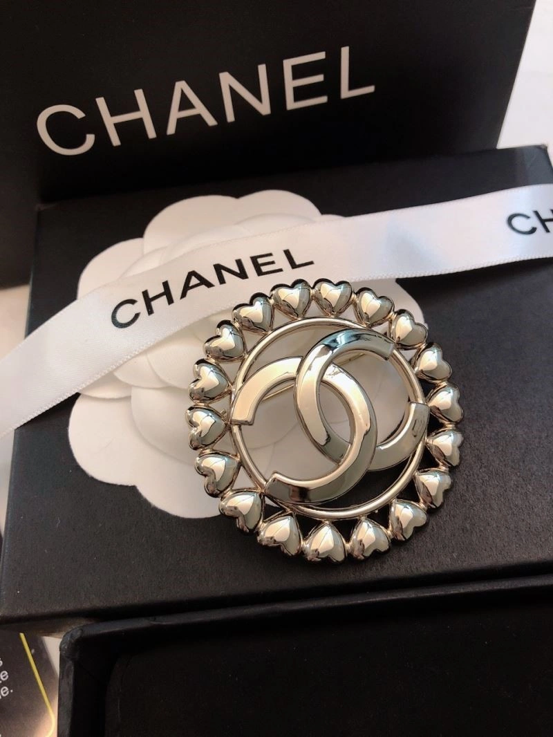 Low-cost Chanel Brooches