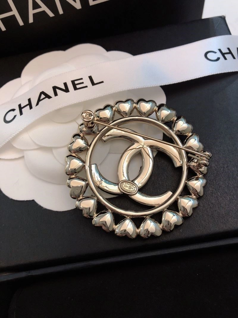 Low-cost Chanel Brooches