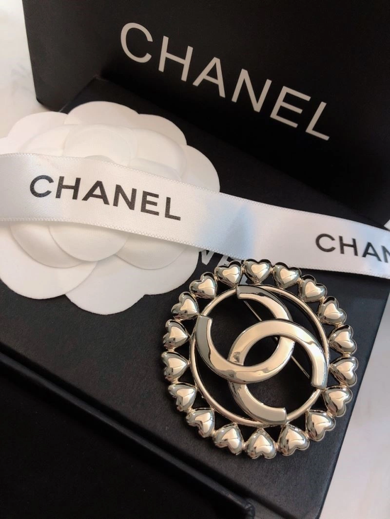 Low-cost Chanel Brooches