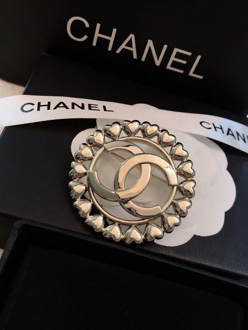 Low-cost Chanel Brooches