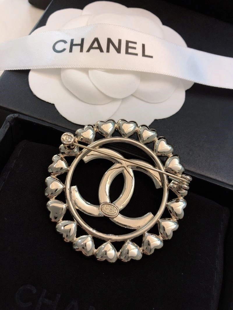 Low-cost Chanel Brooches