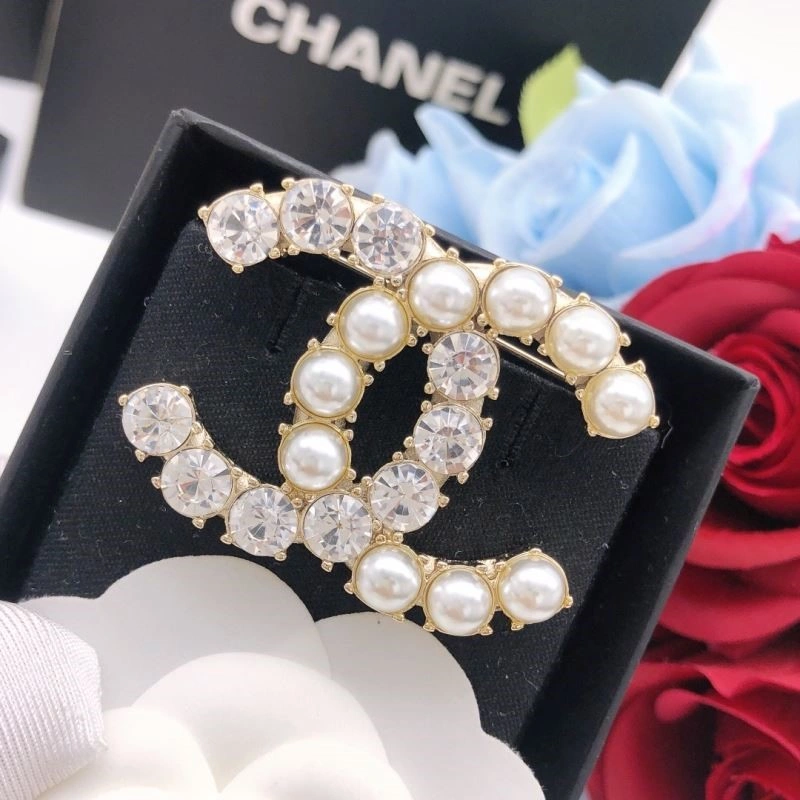 Top match Chanel Brooches